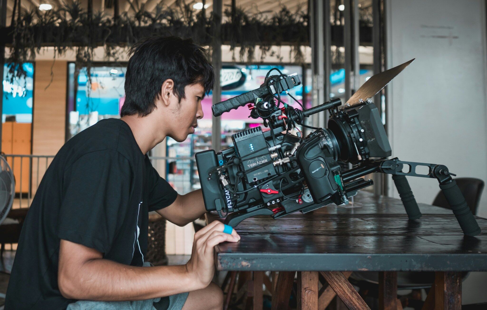 Want To Become A Colorist? Follow These 10 Simple Steps - The Tech Vortex