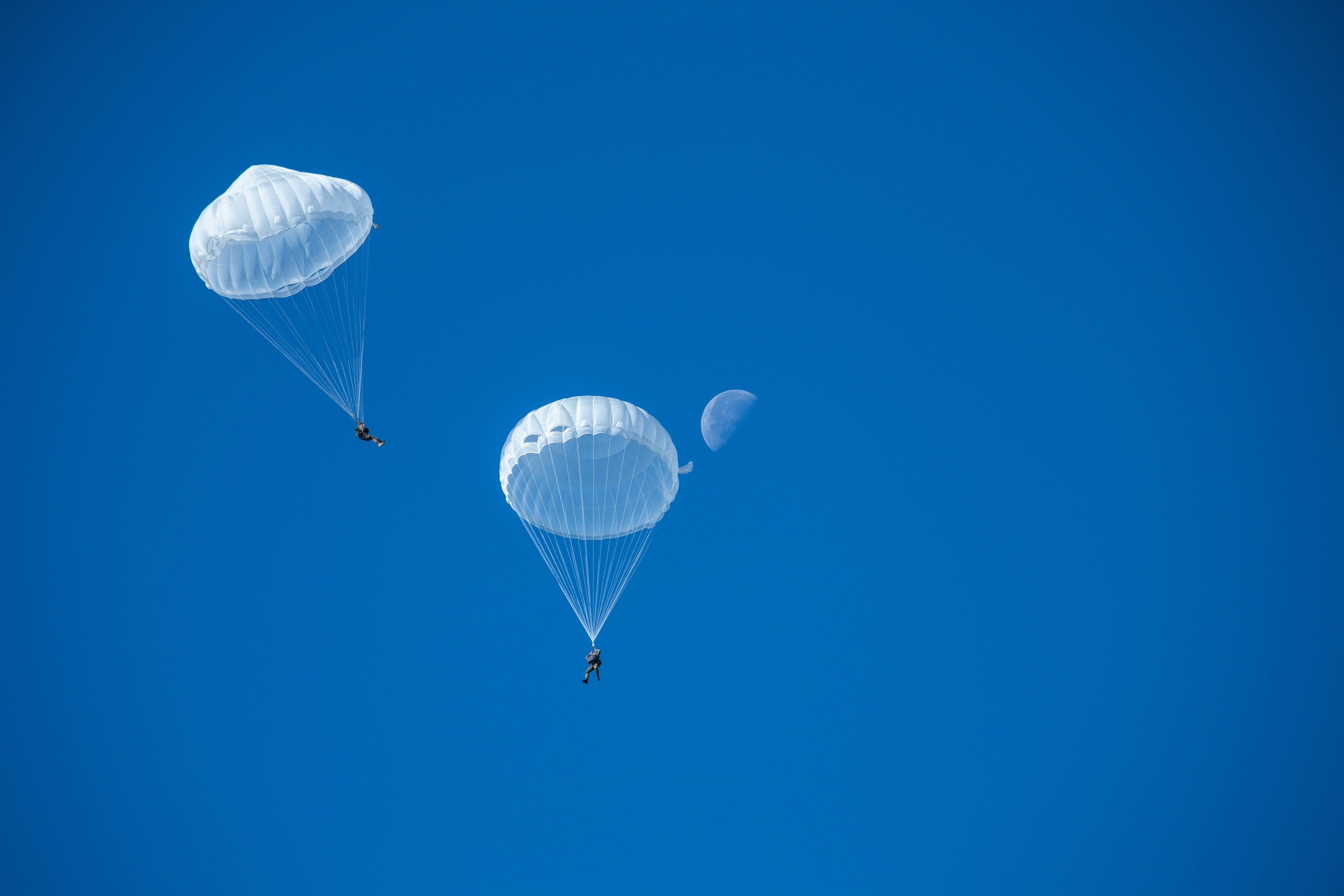 The Thrilling World of Parachutes: Must-Know Facts for Beginners and ...